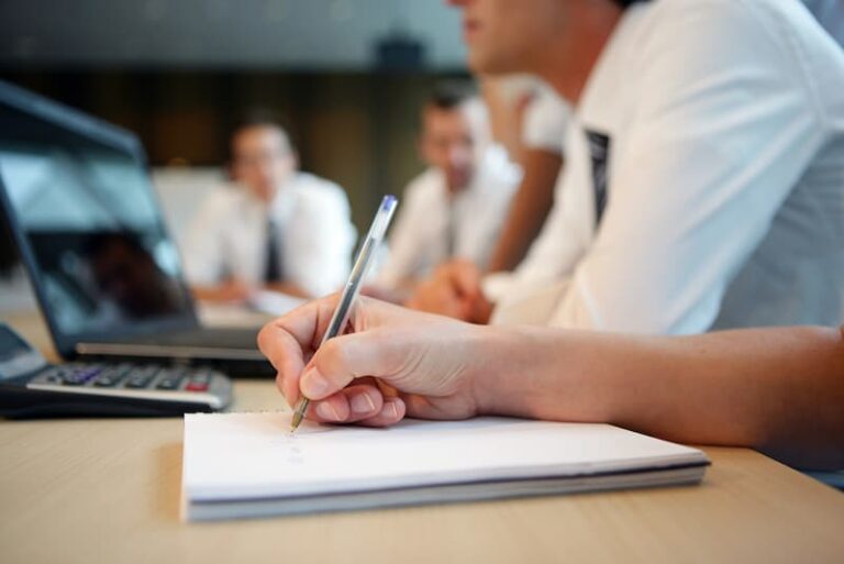 Richtig Protokoll schreiben: Was gehört hinein? | MeineBewerbung.net